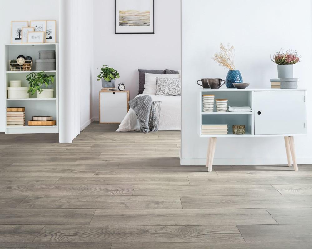 Mohawk RevWood Rivercrest Windsmoke Oak | OnFlooring